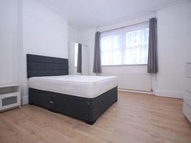 Coverton Road, Tooting Broadway SW17, 2 bed flat to rent, £2,300 pcm | PrimeLocation