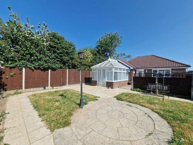Covey Hall Road, Snodland ME6, 2 bed detached bungalow to rent, £1,600 pcm | PrimeLocation