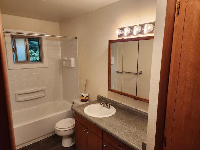Covington Court Apartments 1 Bedroom Apartment for Rent at 4105 Main St, Vancouver, WA 98663 Lincoln