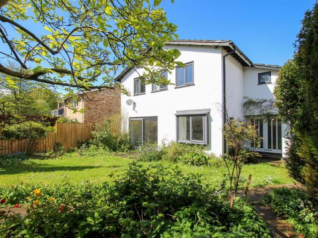 Cow Lane, Cambridge CB21 4 bed detached house to rent £2,475 pcm £571 pw