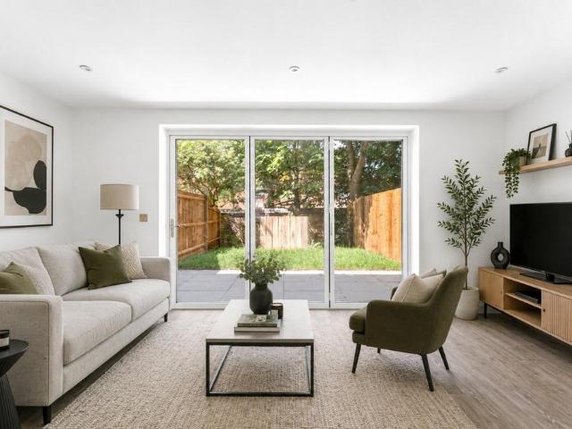 Cowan Gardens, North Gate Park, London 4 bed terraced house to rent £3,500 pcm £808 pw
