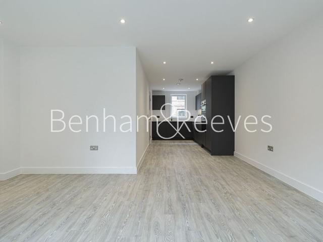 Cowan Gardens, Highgate N15, 4 bed houseboat to rent, £3,500 pcm | PrimeLocation