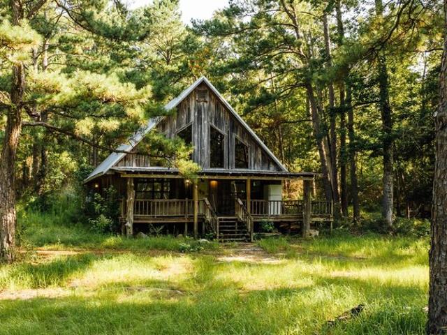Cowboy Ln, Leakesville, MS 39483