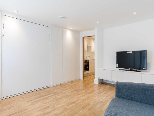 Cowcross Street, Farringdon, London EC1M, Studio to rent, £2,050 pcm | PrimeLocation