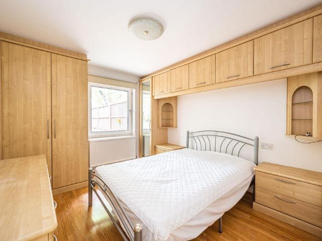 Cowdenbeath Path, King's Cross. 1 bed flat to rent £2,250 pcm £519 pw