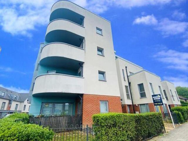 Cowdrey Mews, London, 2 Bedroom Flat
