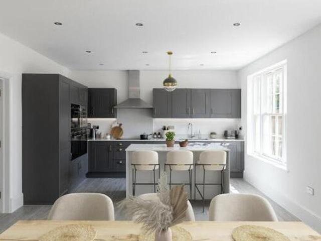 Cowells Road, Woodstock, 5 Bedroom Detached