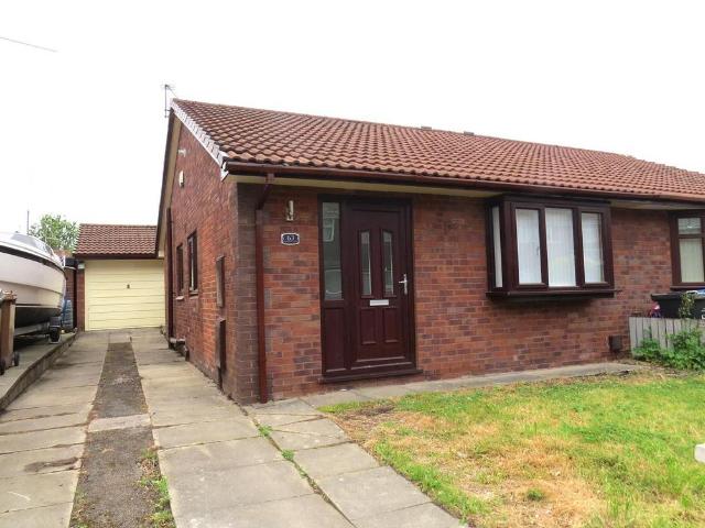 Cowhill Lane, Ashton Under Lyne OL6 2 bed bungalow to rent £1,095 pcm £253 pw