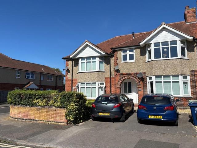 Cowley, East Oxford, Oxfordshire, OX4 2 bed flat to rent £1,600 pcm £369 pw