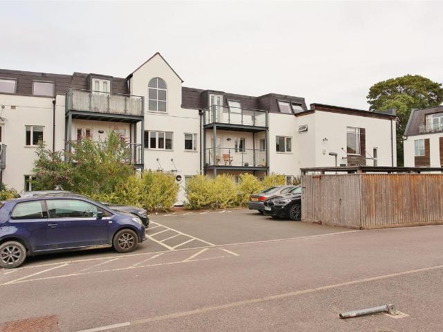 Cowley, Oxford EPC Rating C OX4, 3 bed flat to rent, £1,600 pcm | PrimeLocation