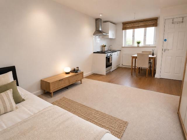 Cowley Mill Road, Uxbridge UB8, Room to rent, £1,325 pcm | PrimeLocation