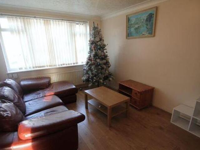 Cowley Mill Road, Uxbridge, 2 Bedroom Flat