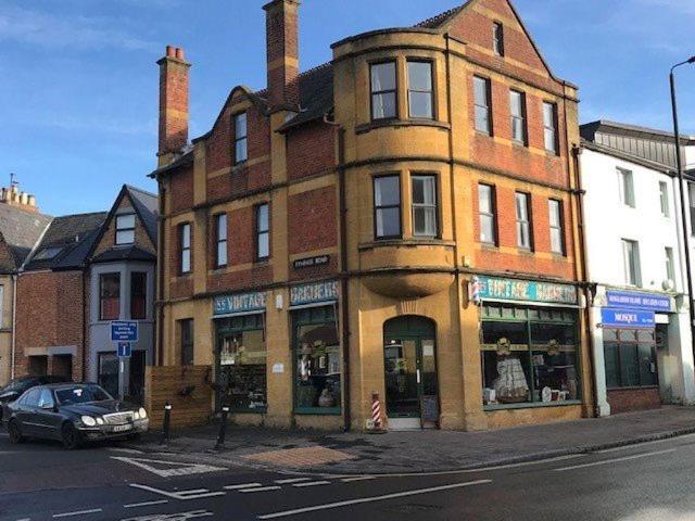 Cowley Road 5 bed flat to rent £3,350 pcm £773 pw
