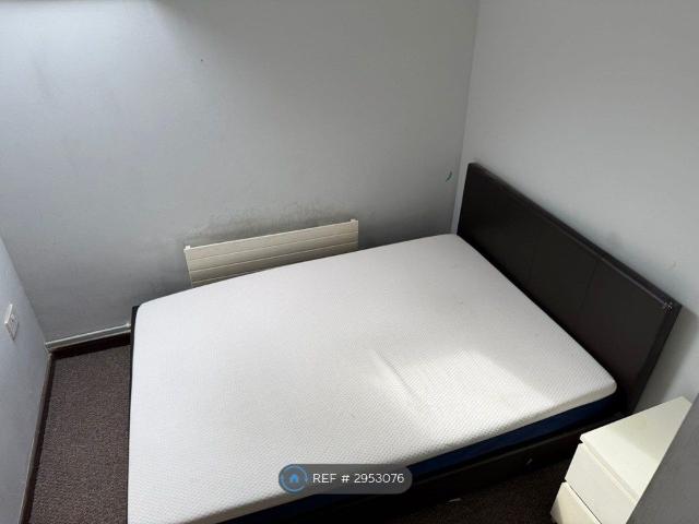 Cowley Road, Oxford OX4, 2 bed flat to rent, £1,275 pcm | PrimeLocation