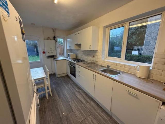 Cowley Road, Oxford OX4, 5 bed flat to rent, £2,950 pcm | PrimeLocation