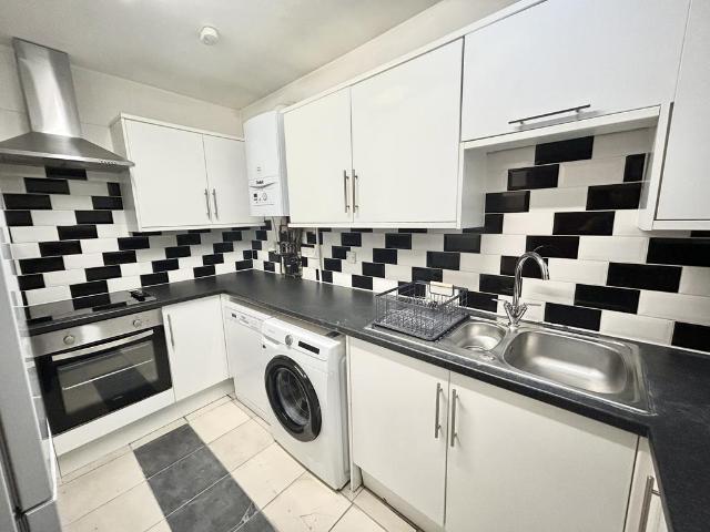 Cowley Road, Oxford, OX4 6 bed apartment to rent £3,750 pcm £865 pw