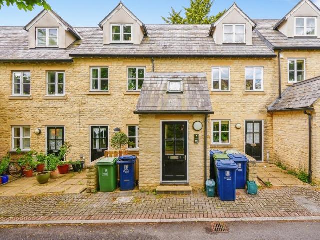 Cowley Road, Oxford, Oxfordshire, OX4 3 bed flat to rent £1,700 pcm £392 pw