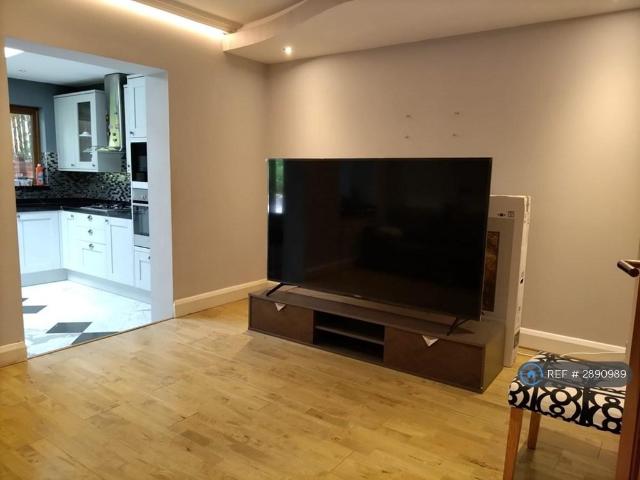 Cowper Close, Welling, DA16 3 bed semi detached house to rent £2,300 pcm £531 pw