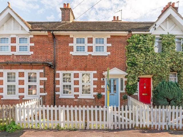 Cowper Avenue, Sutton, SM1 3 bed end of terrace house to rent £2,300 pcm £531 pw