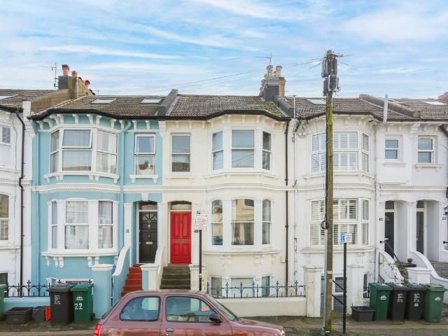 Cowper Street, Hove BN3, 2 bed flat to rent, £1,750 pcm | PrimeLocation