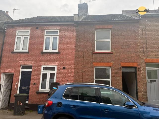 Cowper Street, Luton LU1 3 bed terraced house to rent £1,550 pcm £358 pw