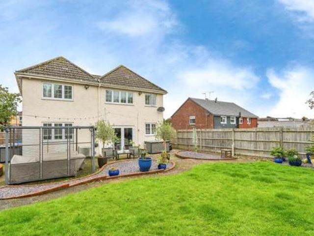 Cowplain, London Road, Waterlooville, 5 Bedroom Detached
