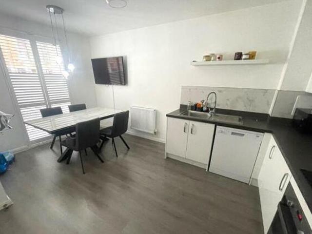 Coxwell Boulevard, Colindale, 3 Bedroom Duplex