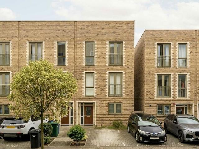 Coxwell Boulevard, London NW9 4 bed terraced house to rent £3,200 pcm £738 pw
