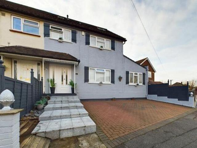 Cox Lane, Chessington, 5 Bedroom End