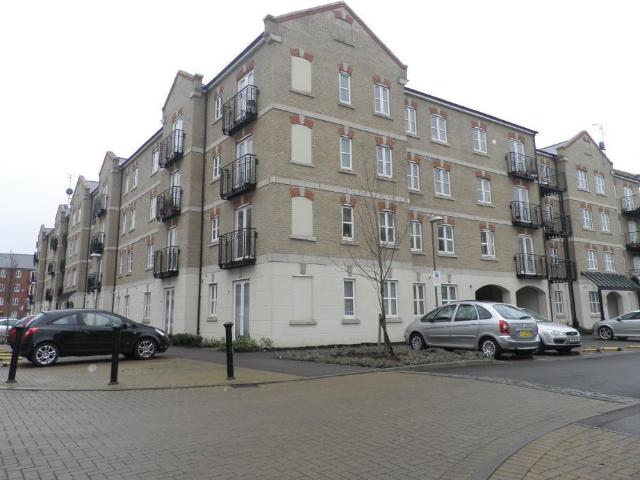 Coxhill Way, AYLESBURY 2 bed flat to rent £1,450 pcm £335 pw