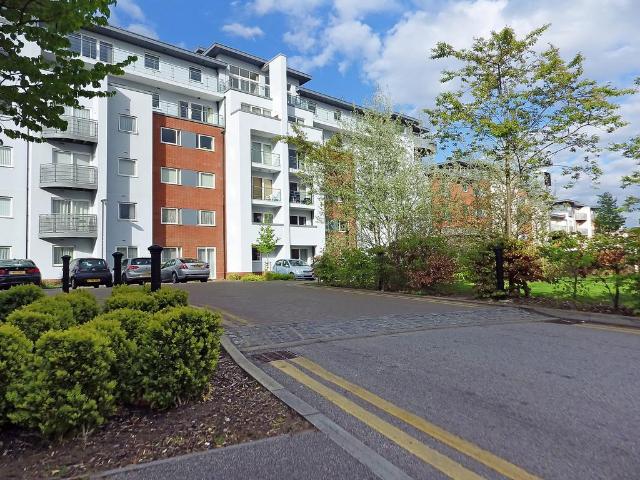 Coxhill Way, Aylesbury HP21 1 bed apartment to rent £1,000 pcm £231 pw