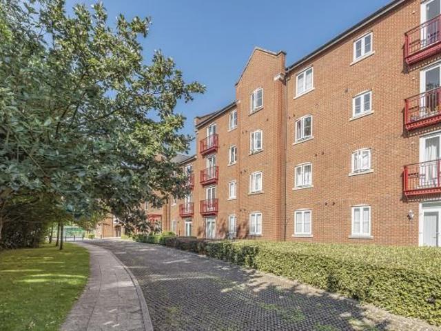 Coxhill Way, Aylesbury HP21, 2 bed flat to rent, £1,350 pcm | PrimeLocation