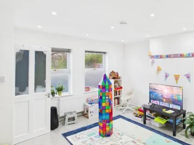 Coxmount Road, London, SE7 8AD, United Kingdom | 3 bed house for rent #167818133 | Rentberry