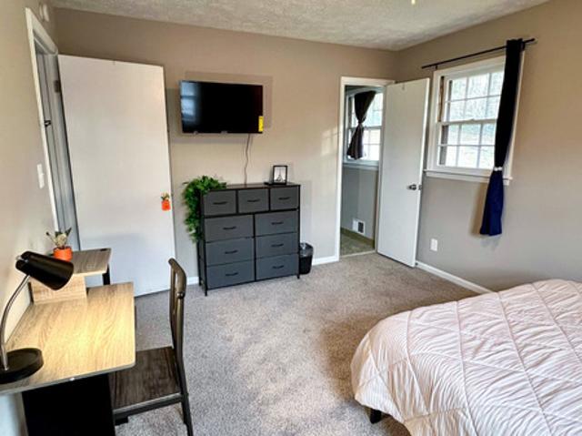 Cozy Meets Modern in Lilburn!