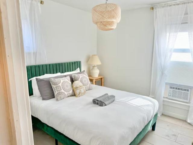 Cozy Micro Suite with Queen Bed & Fast Wi Fi