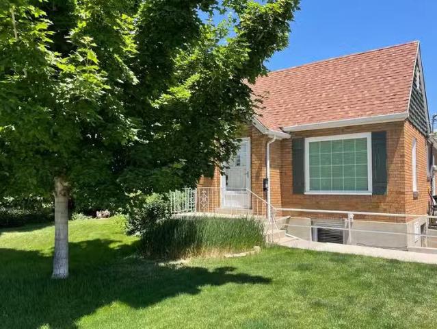 Cozy Millcreek Apartment Ready for Move In! 3671 S 2300 E #B