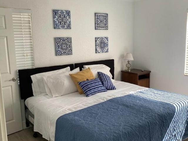 Cozy & modern Tampa House with Backyard