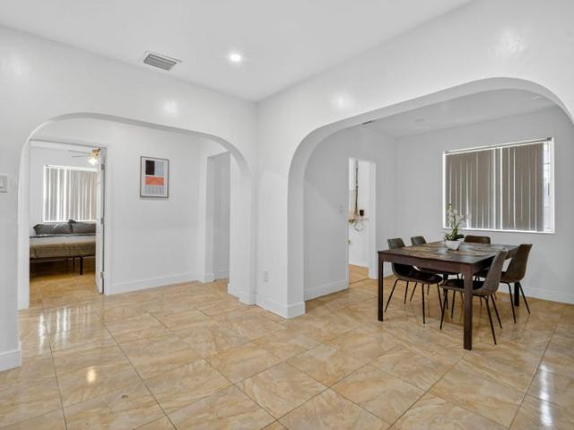 Cozy Modern Home in North Miami – Less Than 25 Min