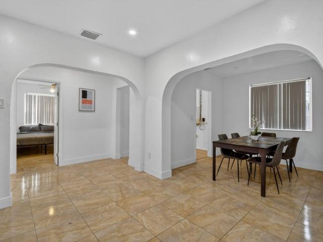Cozy Modern Home in North Miami – Less Than 25 Min