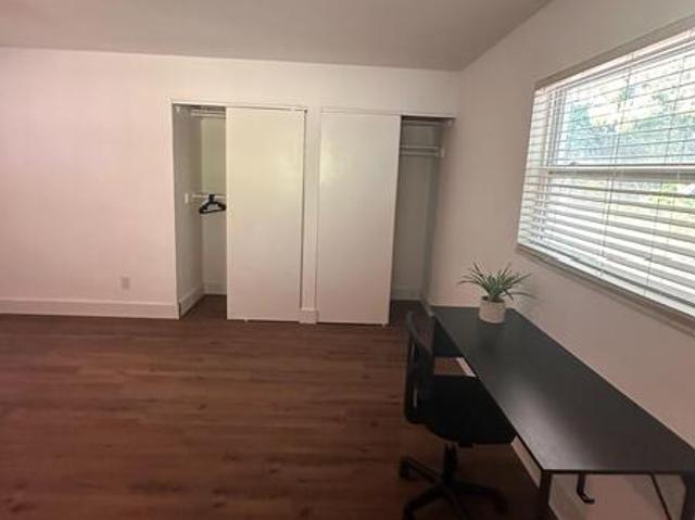 Cozy & Modern Room for Rent in Vibrant Saint Petersburg, FL