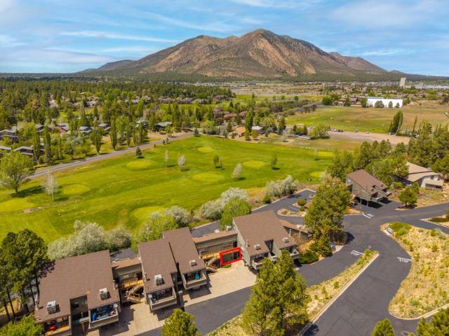 Cozy Mountain Condo with Golf Course & Mt. Elden V