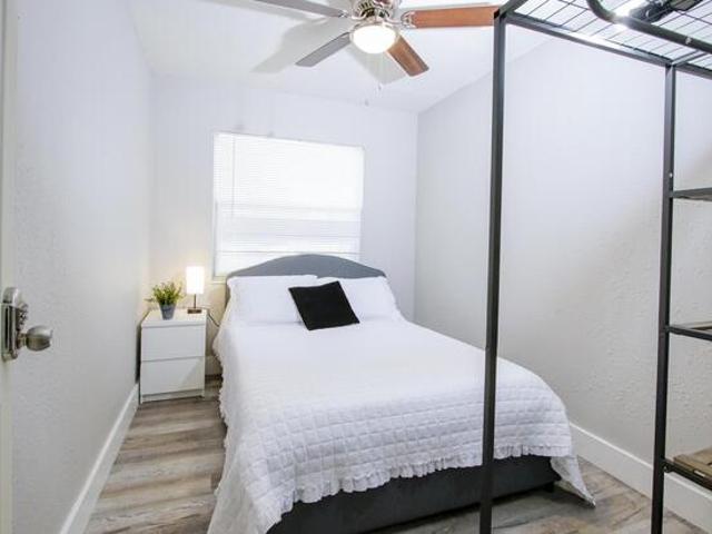Cozy & newly renovated House in St. Petersburg