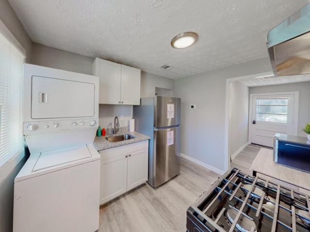 Cozy & Newlyrenovated Columbus Duplex with Backyar