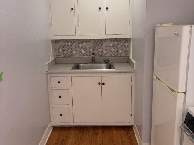 Cozy One Bedroom Apartment All Utilities Paid