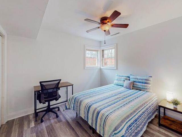 Cozy Atlanta Home Furnished and Spacious Free Wi Fi, Monthly Cleaning, Bus Stop 2 Min. Walk, and Grocery Store 0.5 Miles Away