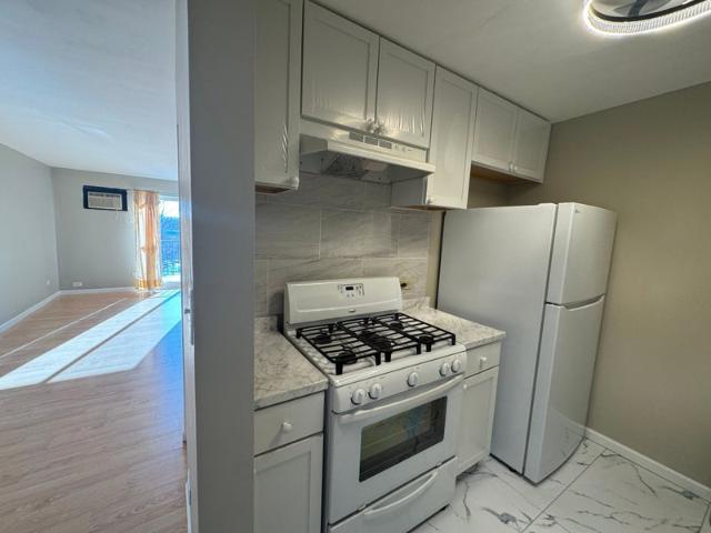 Cozy & alot of sunlight 1 BR bathroomrd floor