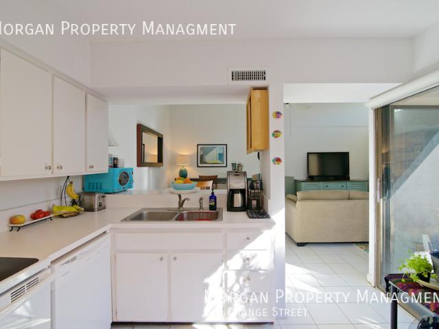 Cozy and Light Flooded Apartment in Neptune Beach!