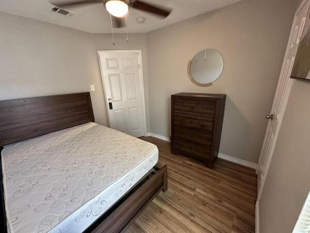 Cozy and Newly Renovated Duplex in Fort Worth all private bathrooms
