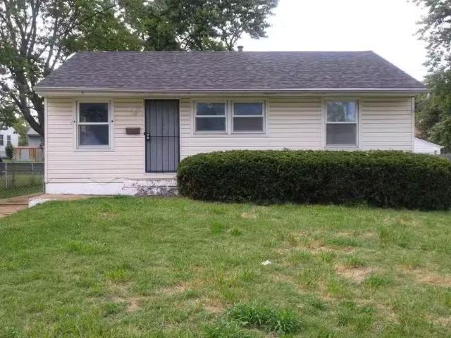 Cozy and Nice 3BR, 1BTH home with a two car garage, basement a.