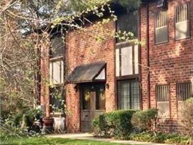 Cozy apartment near highways, Westfield Mall, LIRR
